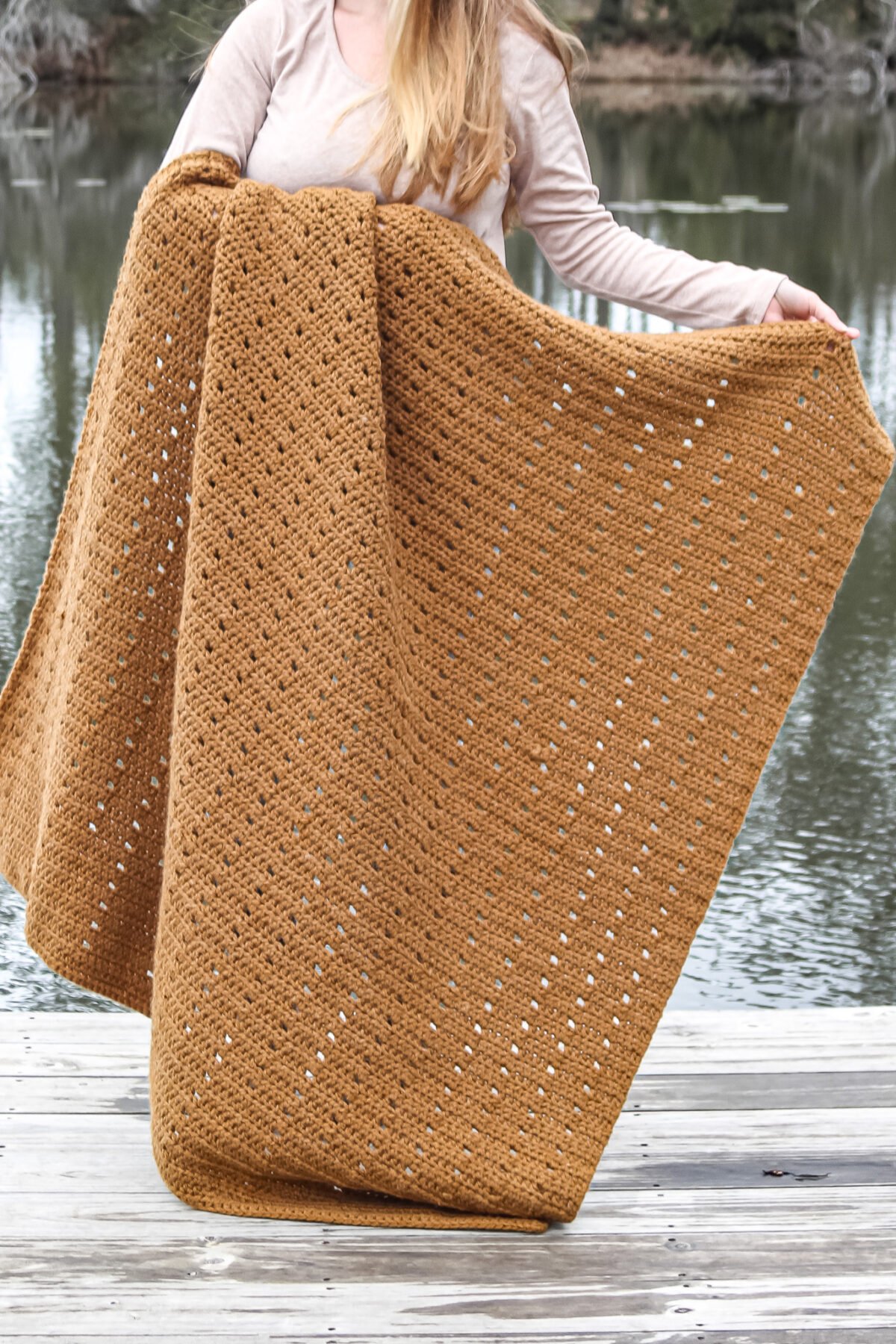 FREE Fast & Easy Crochet Lap Blanket Pattern for Beginners - Life + Yarn