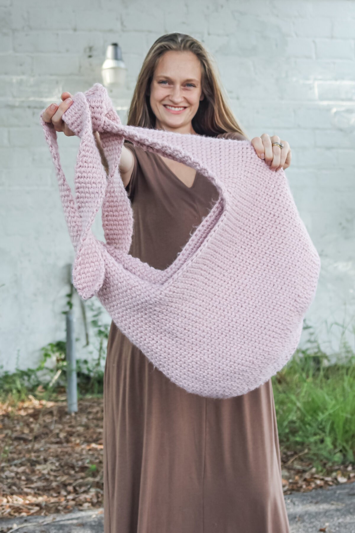 Easy FREE Modern Hobo Crochet Tote Bag Pattern - Life + Yarn