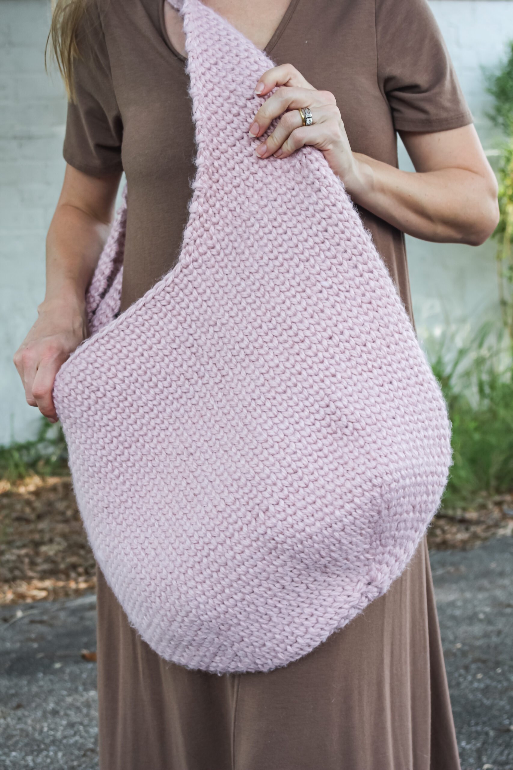 Easy FREE Modern Hobo Crochet Tote Bag Pattern - Life + Yarn
