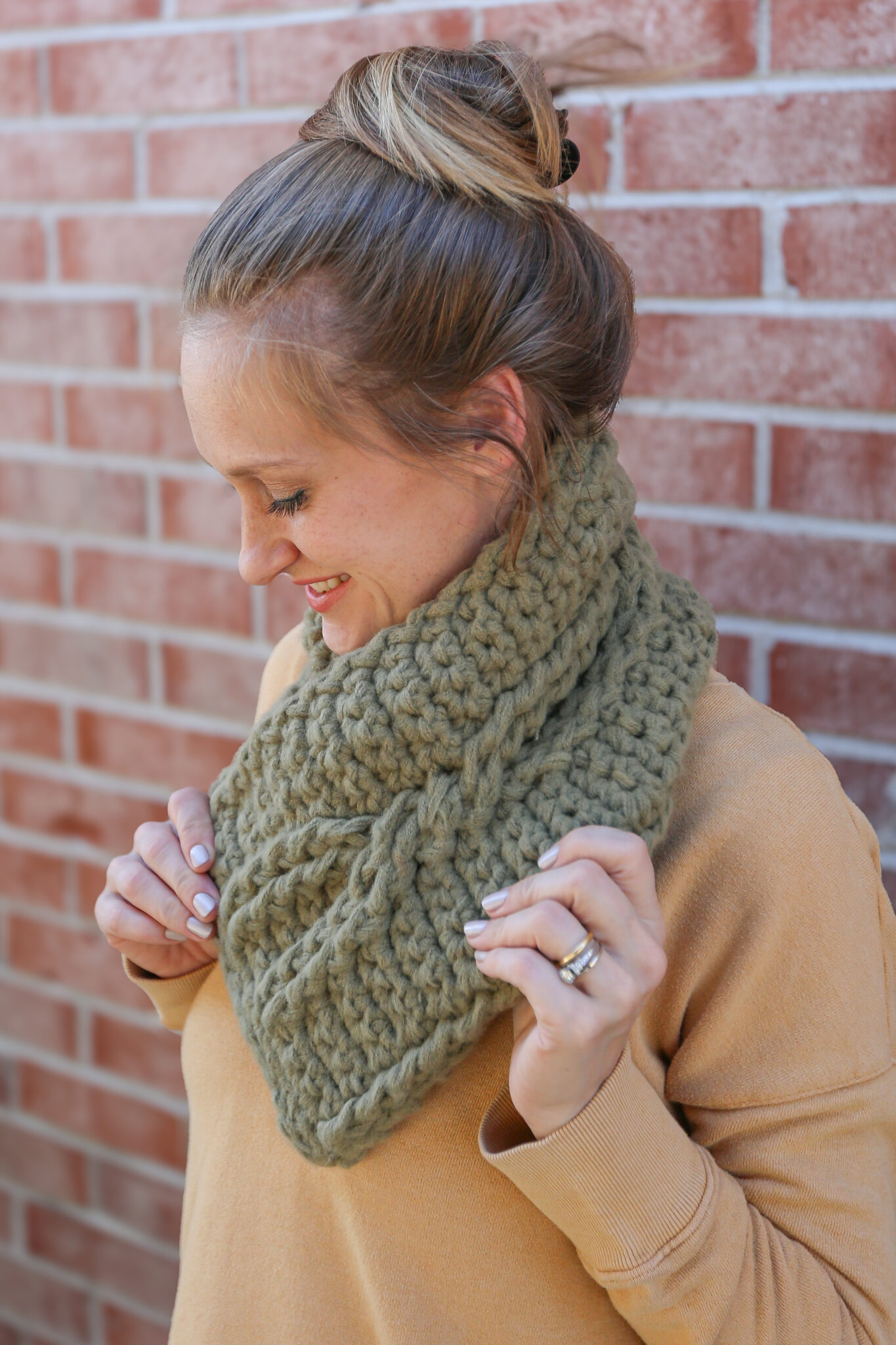 Super Quick + Easy Free Chunky Cabled Crochet Cowl Pattern + Video ...