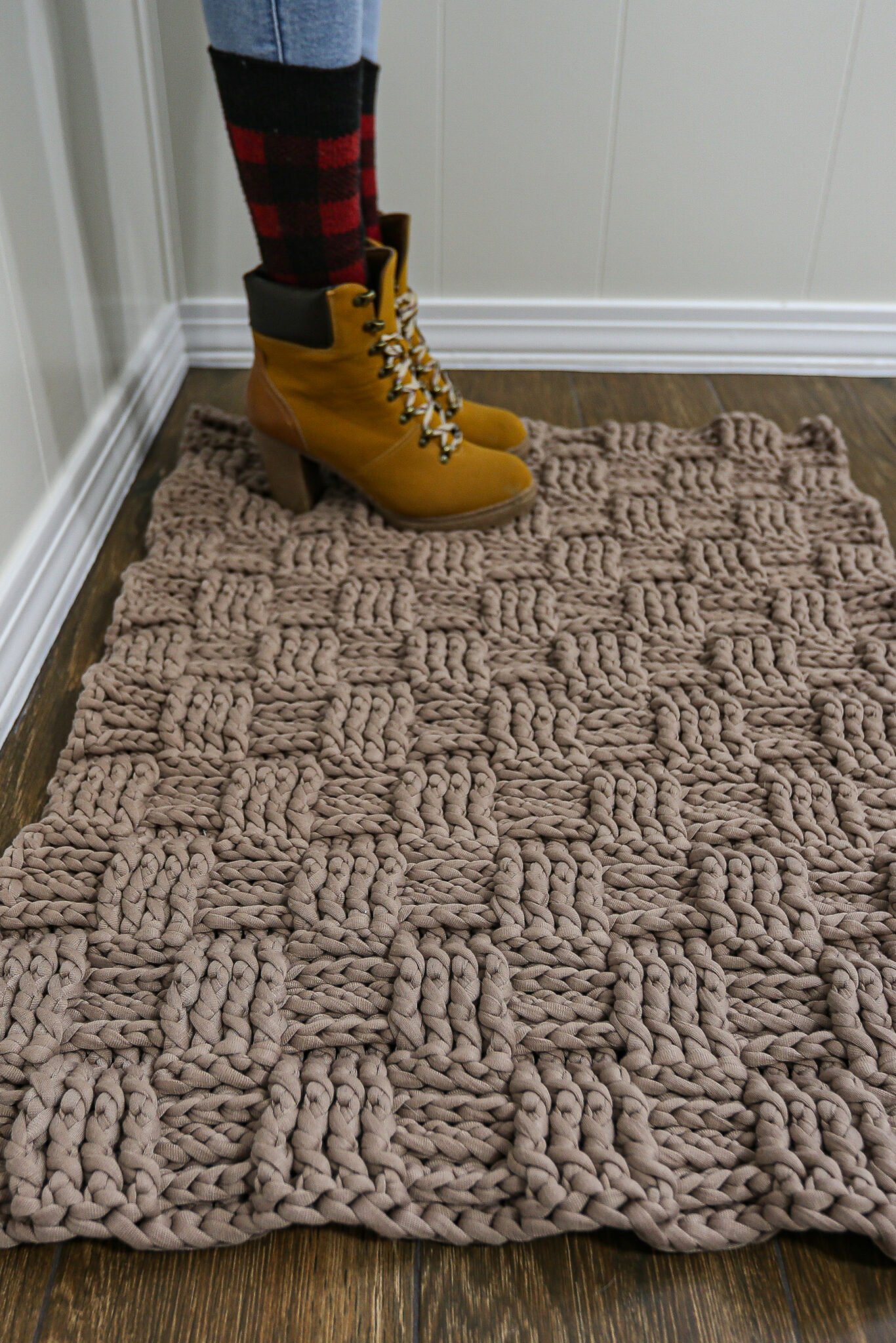 Free DIY Easy Chunky Crochet Rug Pattern with Super Bulky Yarn - Life ...