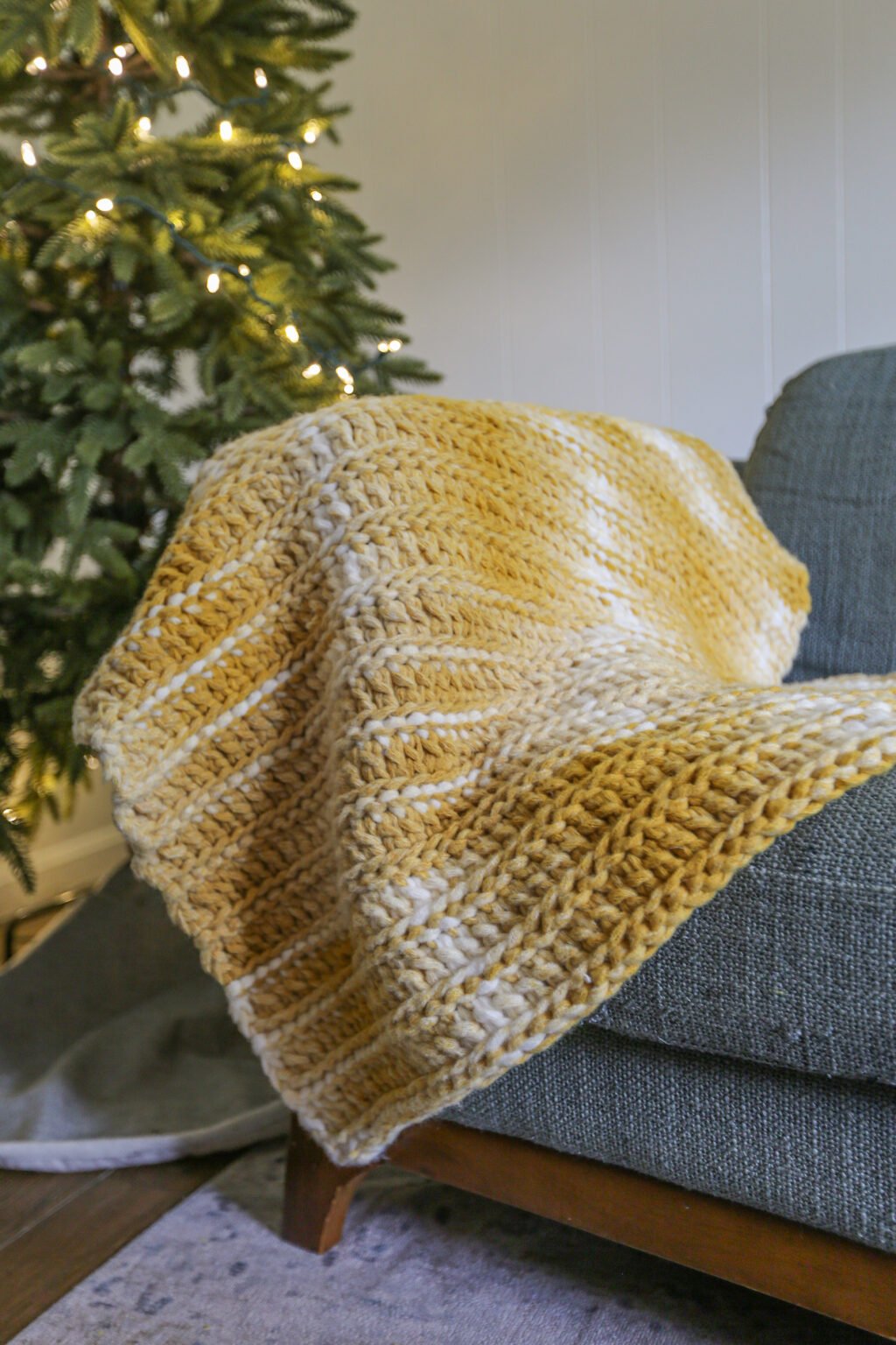 Free Simple Cozy Crochet Lap Blanket -Easy Beginner Pattern - Life + Yarn