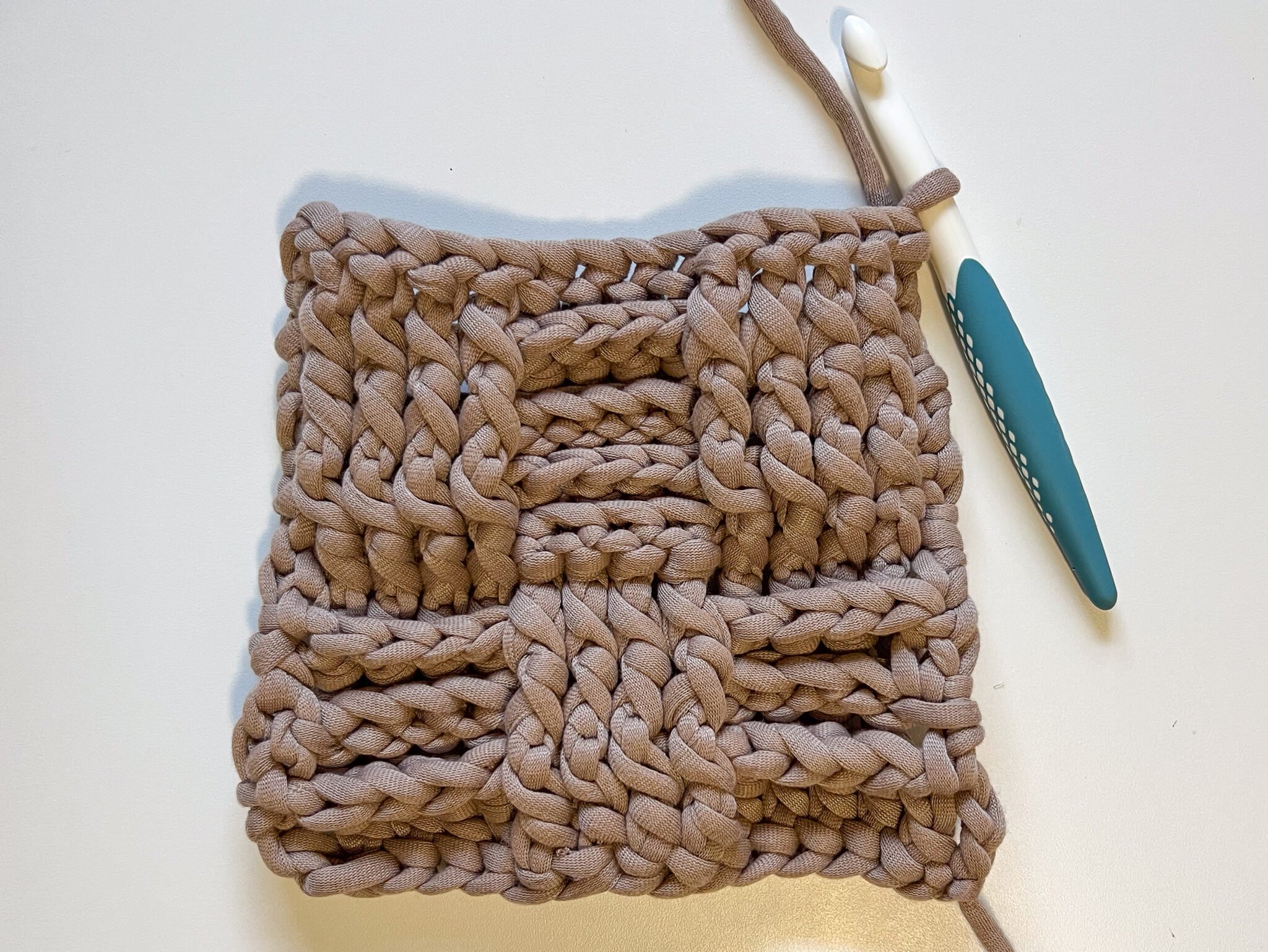 Free DIY Easy Chunky Crochet Rug Pattern with Super Bulky Yarn - Life ...