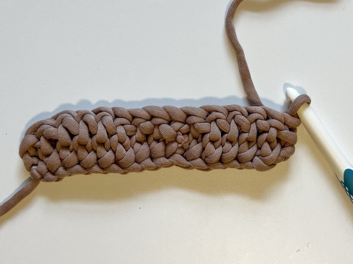 Free DIY Easy Chunky Crochet Rug Pattern with Super Bulky Yarn - Life ...