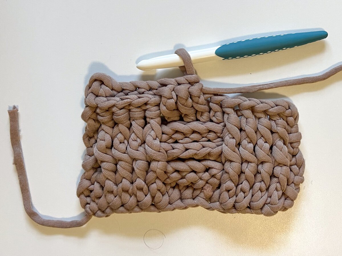 Free DIY Easy Chunky Crochet Rug Pattern with Super Bulky Yarn - Life ...