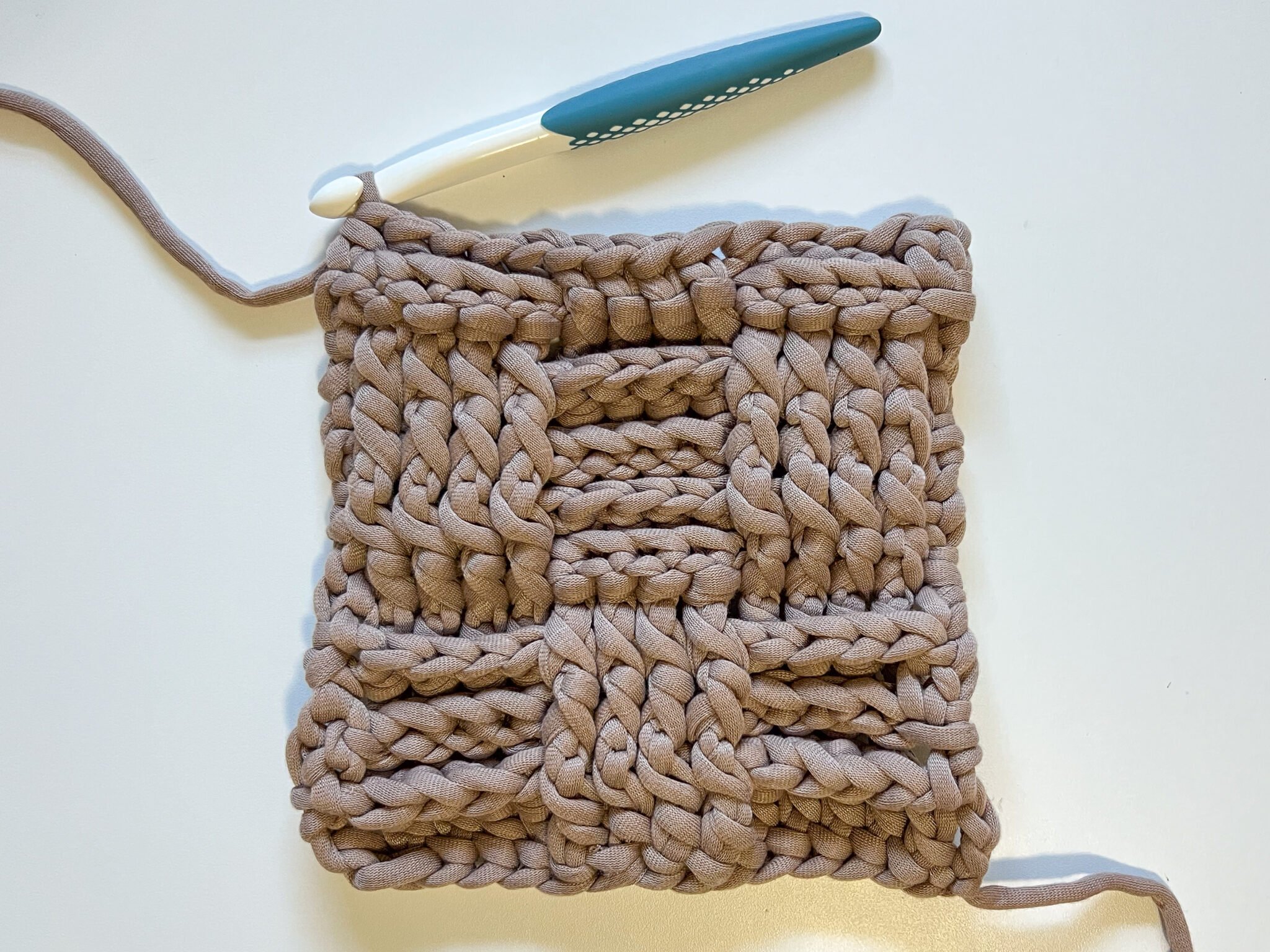 Free DIY Easy Chunky Crochet Rug Pattern with Super Bulky Yarn - Life ...