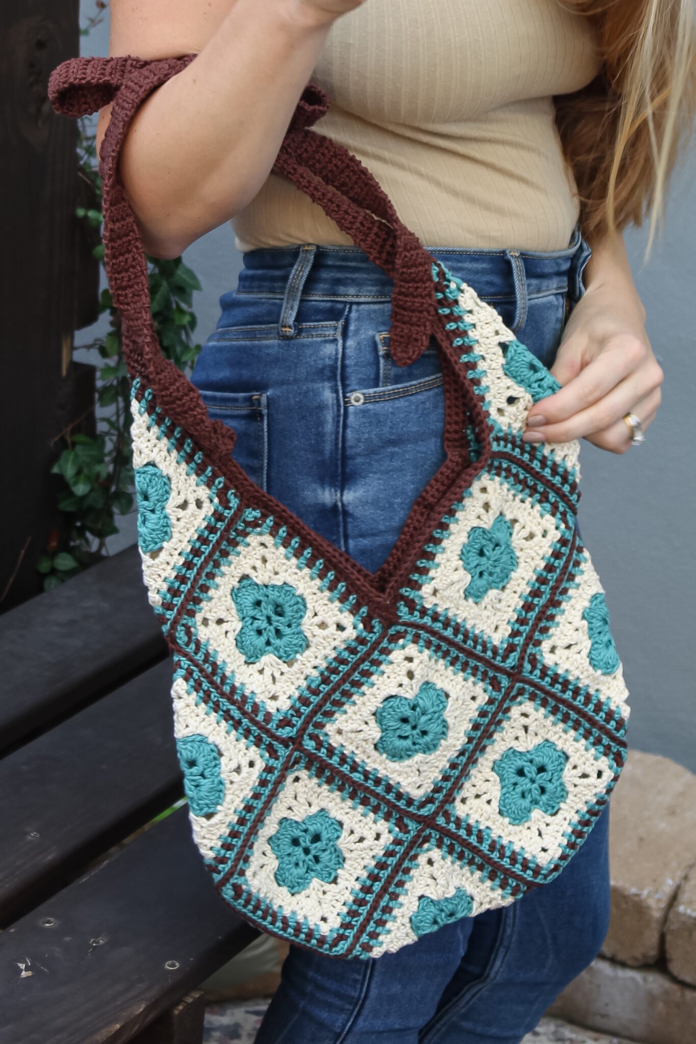 FREE Crochet Granny Square Tote Bag Pattern & YouTube Tutorial - Life ...