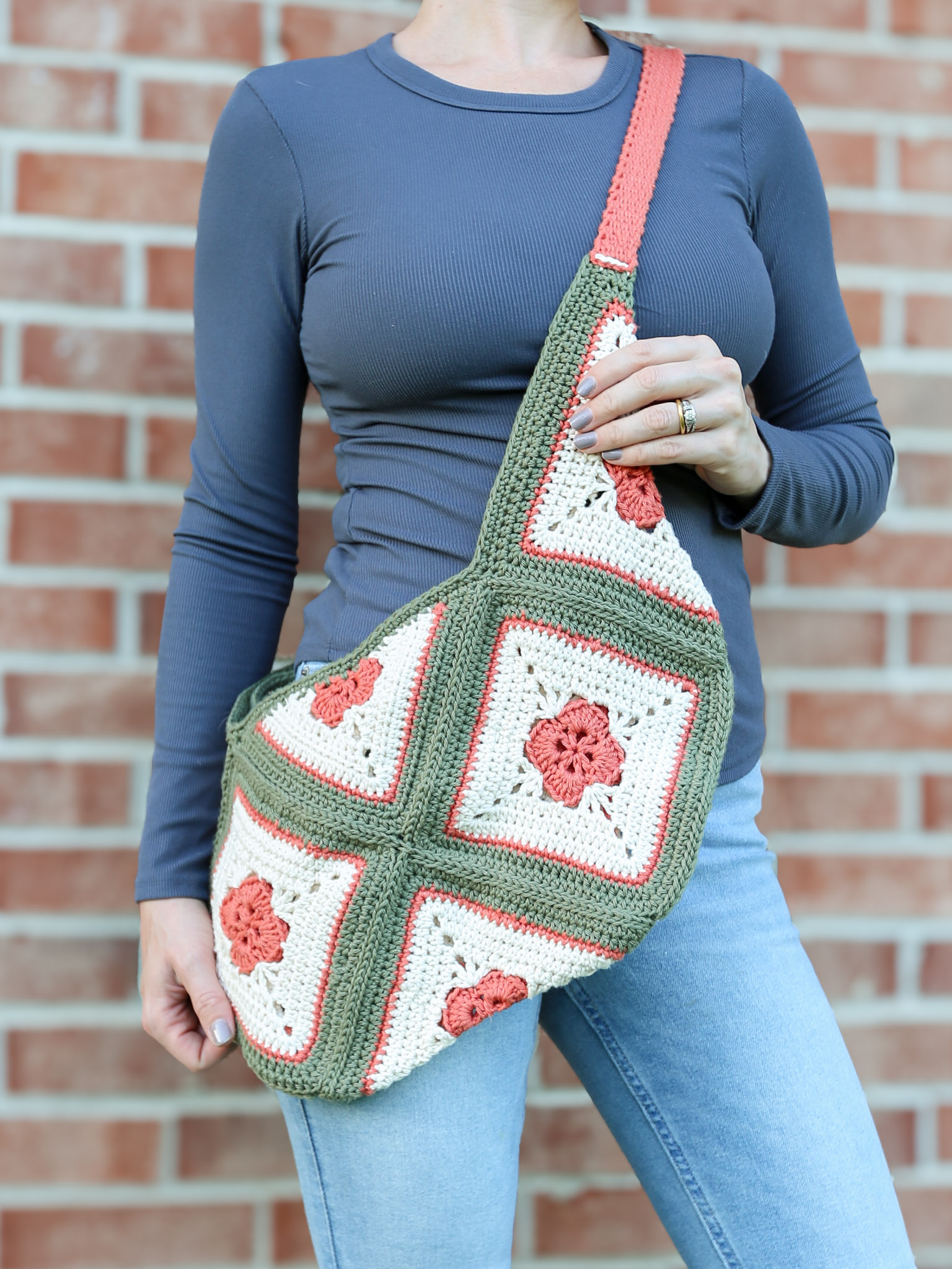 Free Crochet Pattern - Easy Modern Bum Bag Tutorial - Life + Yarn