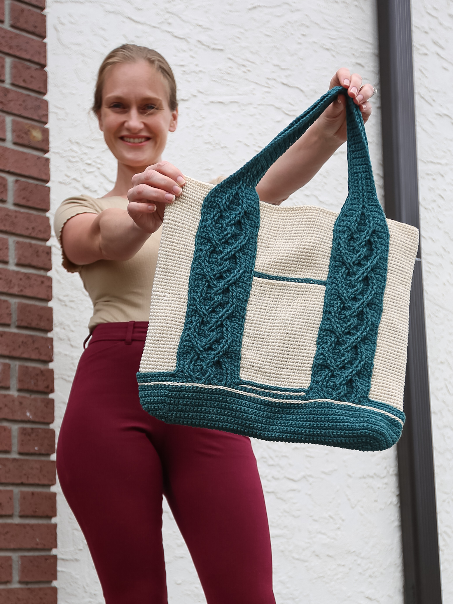 Free Modern Crochet Cables Tote Bag Pattern for Summer - Life + Yarn