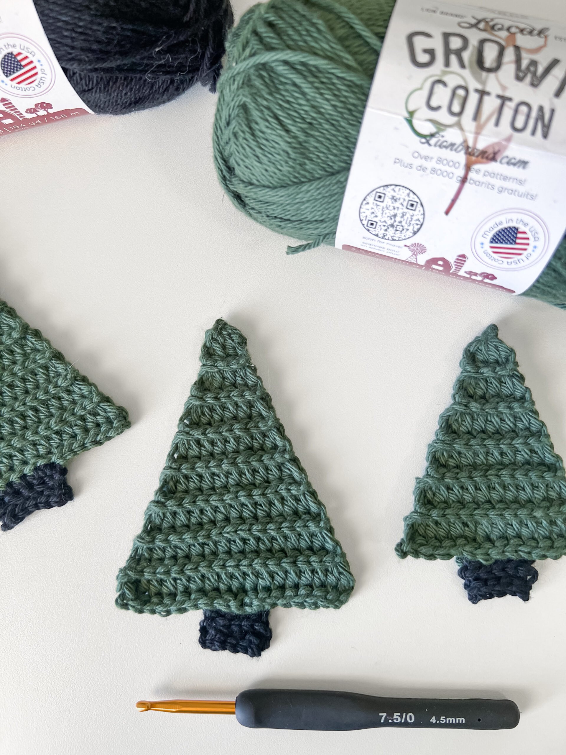 FREE Flat Crochet Christmas Tree Appliqué Pattern - Video - Life + Yarn