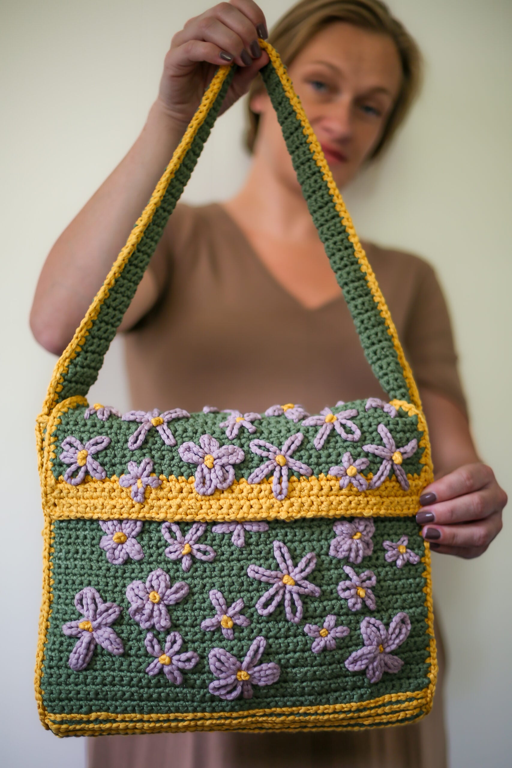 Free Crochet Flower Purse Pattern - Easy Shoulder Bag Tutorial - Life ...
