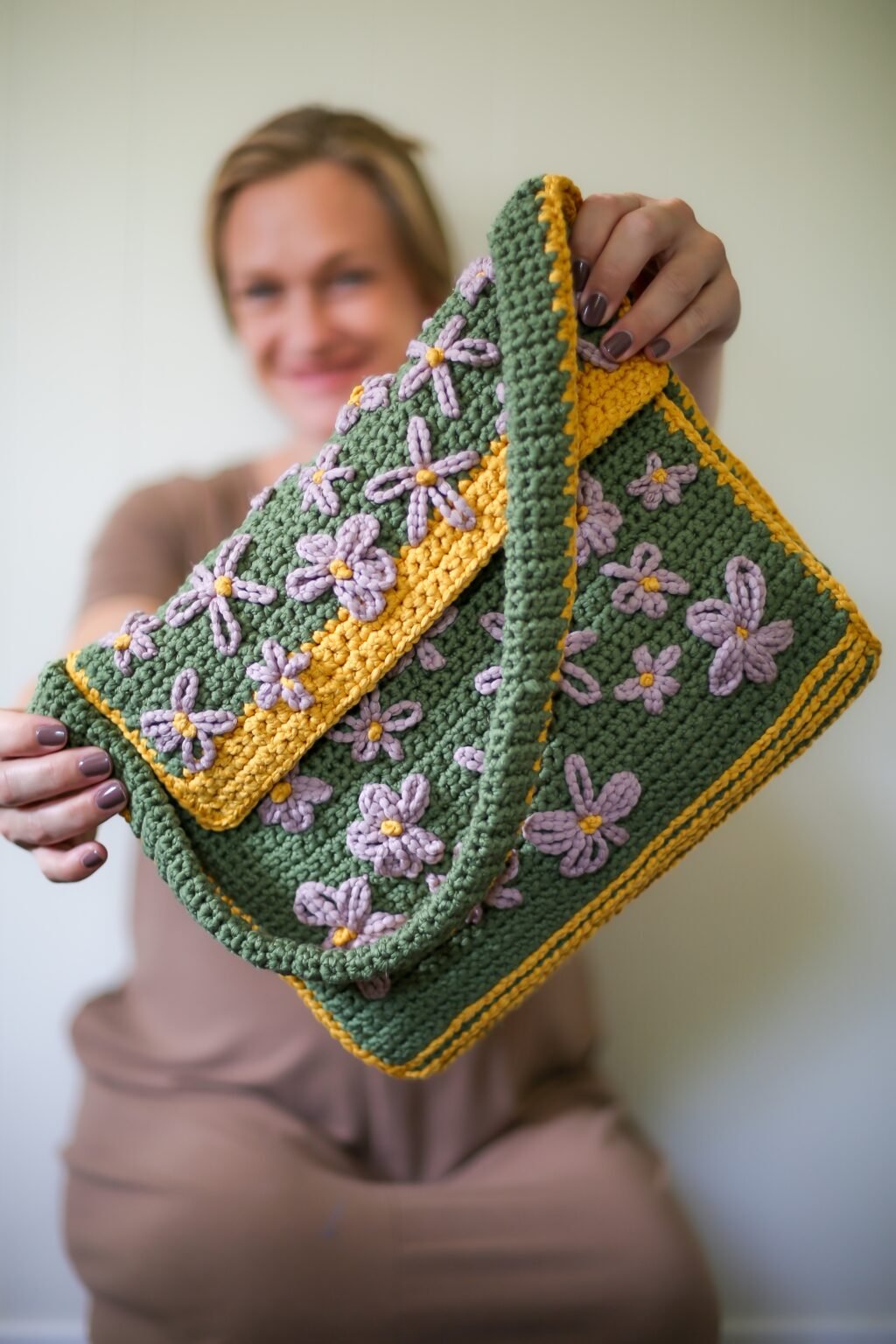 Free Crochet Flower Purse Pattern - Easy Shoulder Bag Tutorial - Life ...