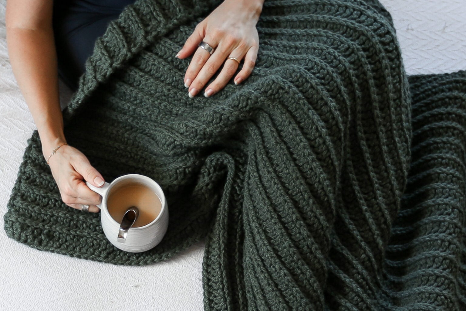 Simple EASY Crochet Blanket for Beginners Pattern & Tutorial - Life + Yarn